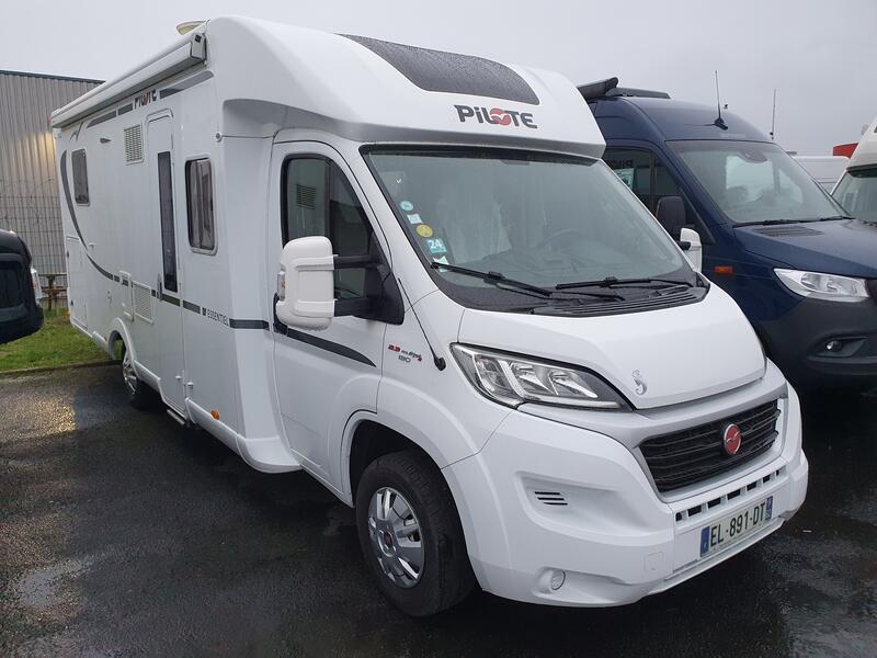 P746 Essentiel - camping-car - Pilote - Véhicules de Loisirs Hauts-de ...